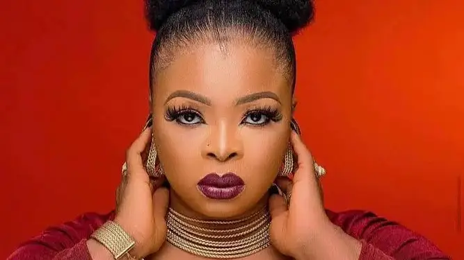 Dayo Amusa Biography: Age, Wedding, Net Worth, Twins Sister, Husband ...