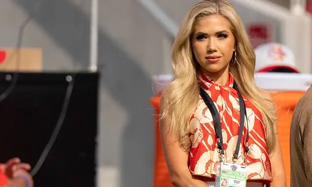 Gracie Hunt Biography: Age, Husband, Net Worth, Parents, Siblings ...