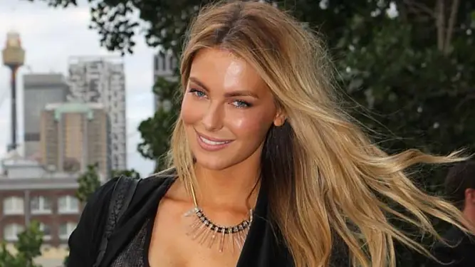 Jennifer Hawkins Biography, Age, Husband, Daughter, Son, Career, Net ...