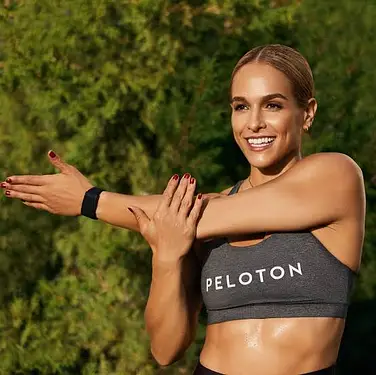 Jess Sims Biography: Age, Husband, Net Worth, Peloton, Partner, Quotes ...