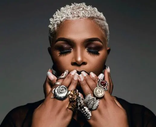 Simphiwe Dana Biography: Age, Husband, Wife, Daughter, Net Worth ...