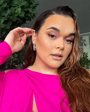 Jenicka Lopez Biography: Age, Husband, Net Worth, Parents, Boyfriend ...